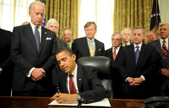 Obama Firma La Orden Para Cerrar Guantánamo En El Plazo De Un Año Rtve Es
