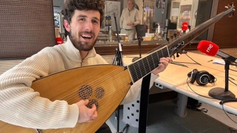 Nacho Laguna, la singular belleza de la tiorba