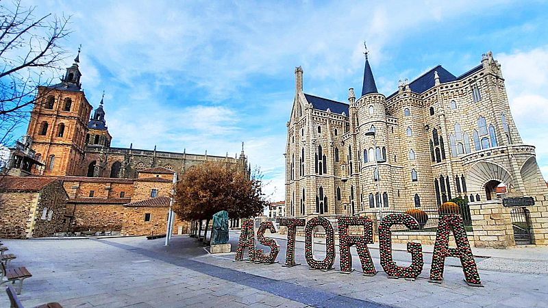 Astorga, una ciudad monumental, dulce y viajera
