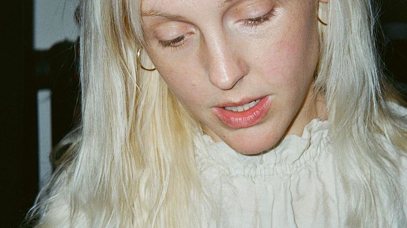 Laura Marling publica 'Patterns in Repeat'