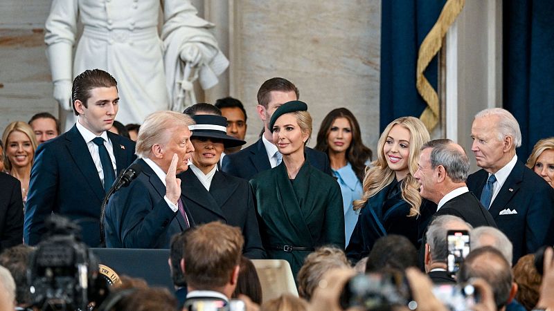 Grandes magnates y líderes de extrema derecha en la investidura de Trump