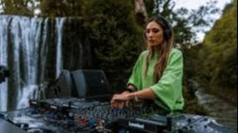 En órbita - Manda Moor vs. Anetha DJ's - 08/03/25