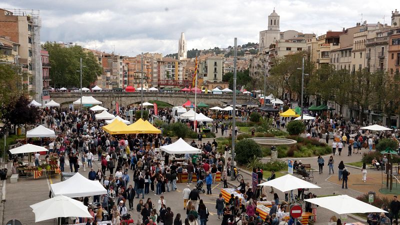 El Barri Vell de Girona bull per Sant Jordi