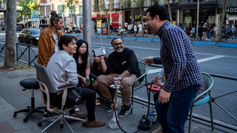 La ràdio, protagonista dels carrers duran l'apagada general