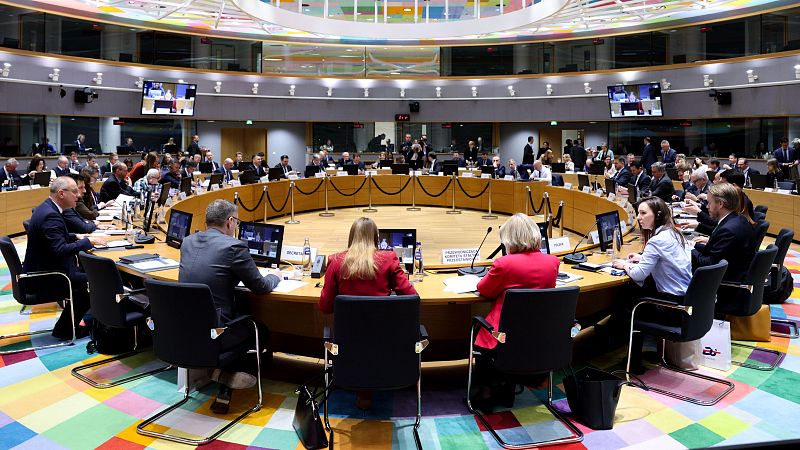 La UE debat sobre l'oficialitat del català, basc i gallec