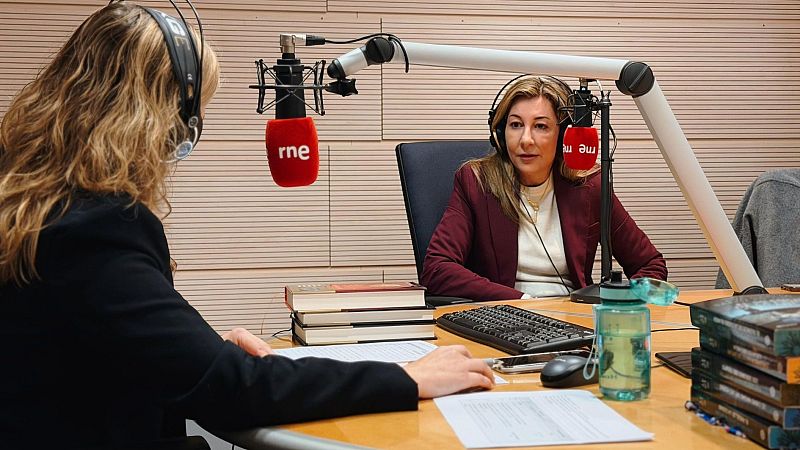 Especiales RNE - Protagonistas de 2025: Eva García Sáenz de Urturi, la ...
