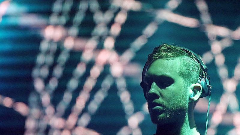 Calvin Harris, "How Deep Is Your Love (feat. Disciples)"