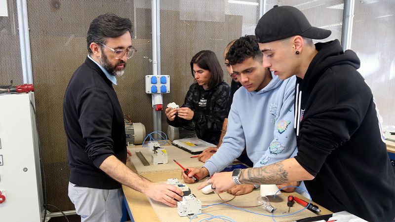 El Gremi d'Instal·ladors alerta que falta mà d'obra