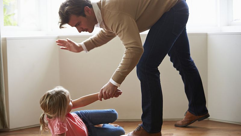 El canto del grillo - El delito de dar un cachete a un hijo