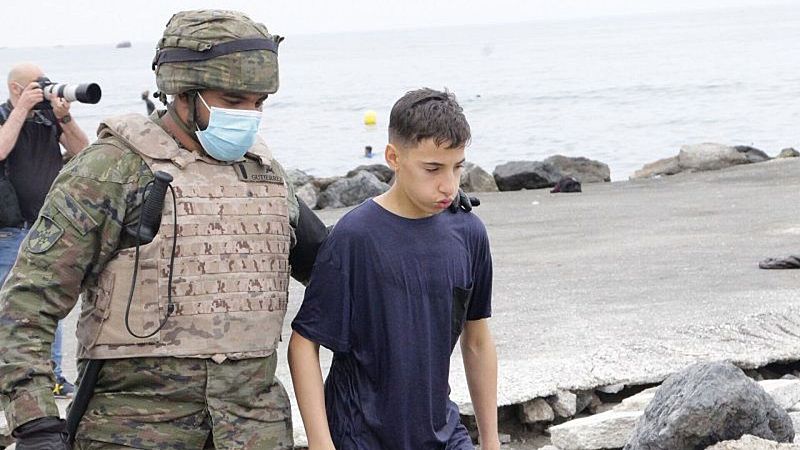 Así es el trabajo de los militares en Ceuta - RTVE.es