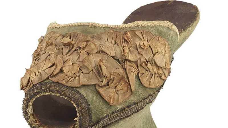 Ropas y ropajes: Los chapines, unos zapatos controvertidos