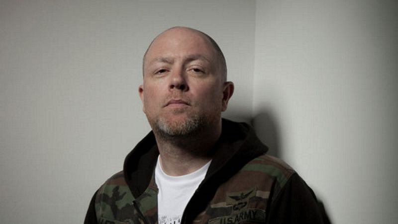 En órbita - En la cabina de DJ de BEN SIMS con su música techno más ...