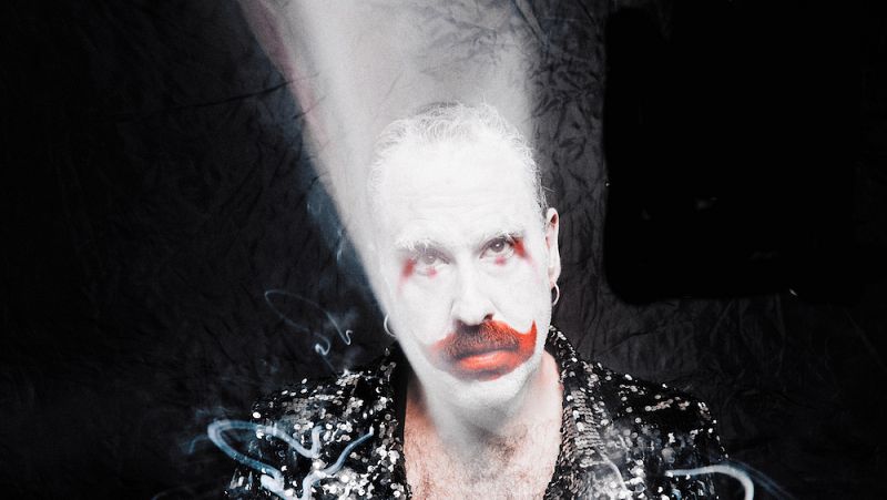 Alberto Velasco y su viacrucis pop