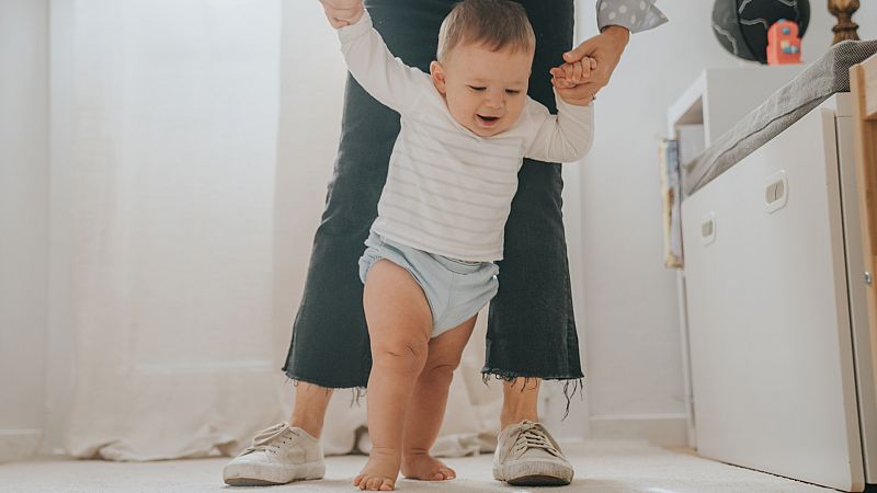 Los primeros pasos de un bebé