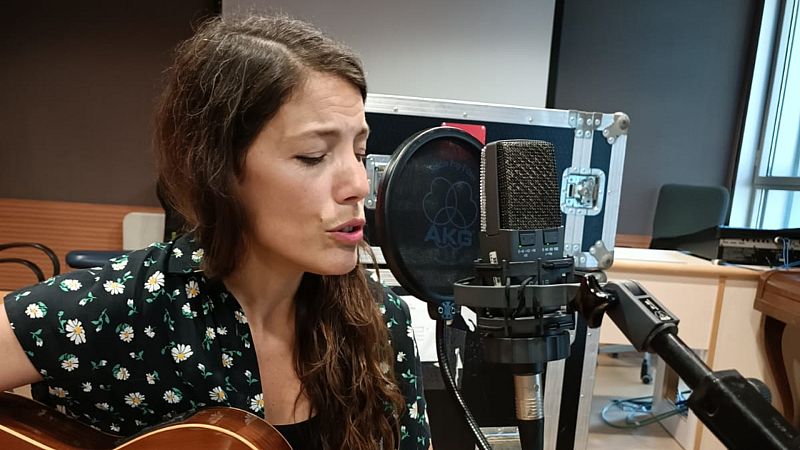 Acústicament- ANA ROSSI: Naturalment universal