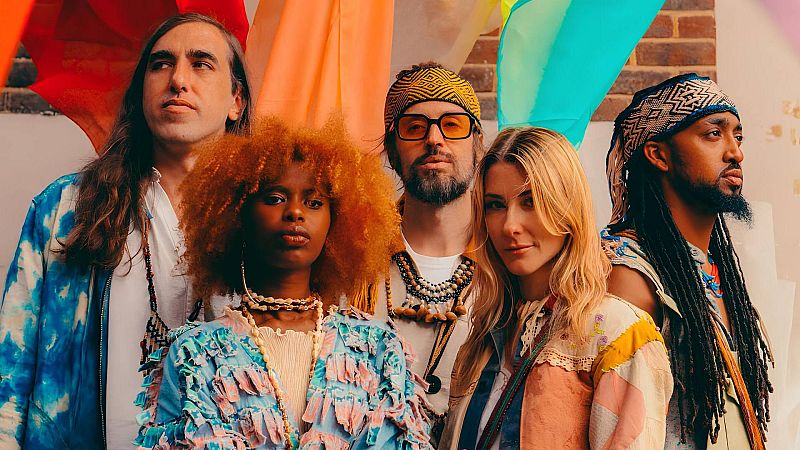 Crystal Fighters, Pipiolas con Ginebras y Leiva