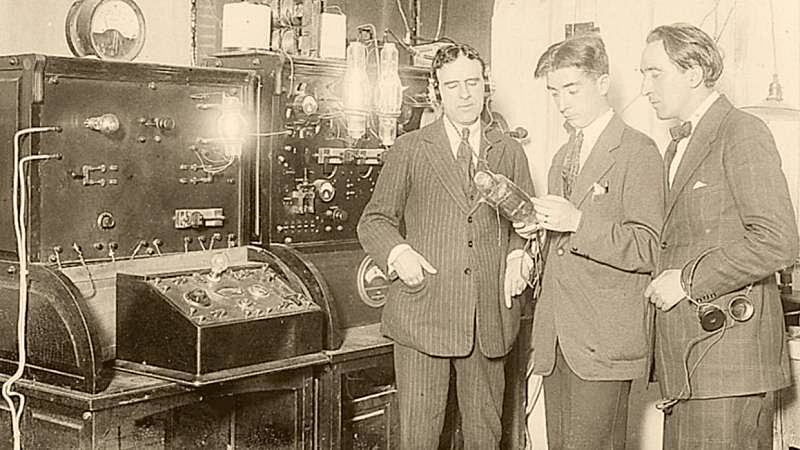 Homenaje a los pioneros de la radiodifusión