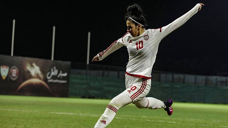 Nouf Al-Anzi, primera futbolista emiratí que juega en España