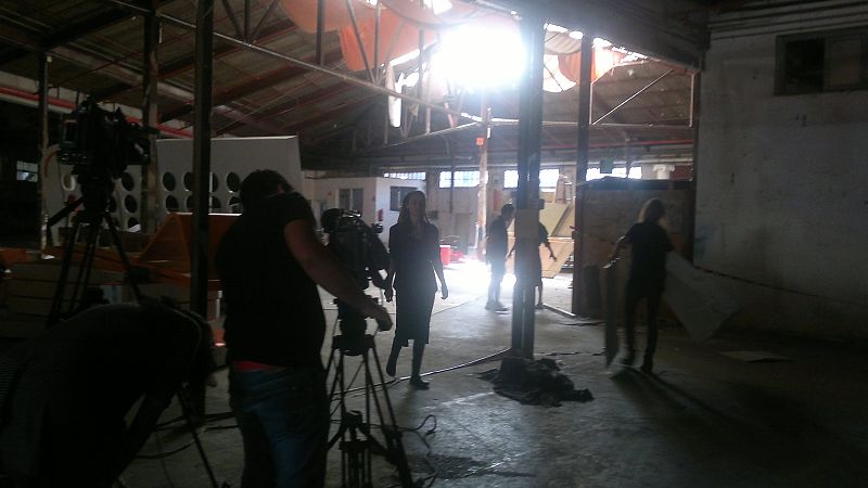 Pintura - performance de Elena Bajo para Metrópolis en la antigua ...