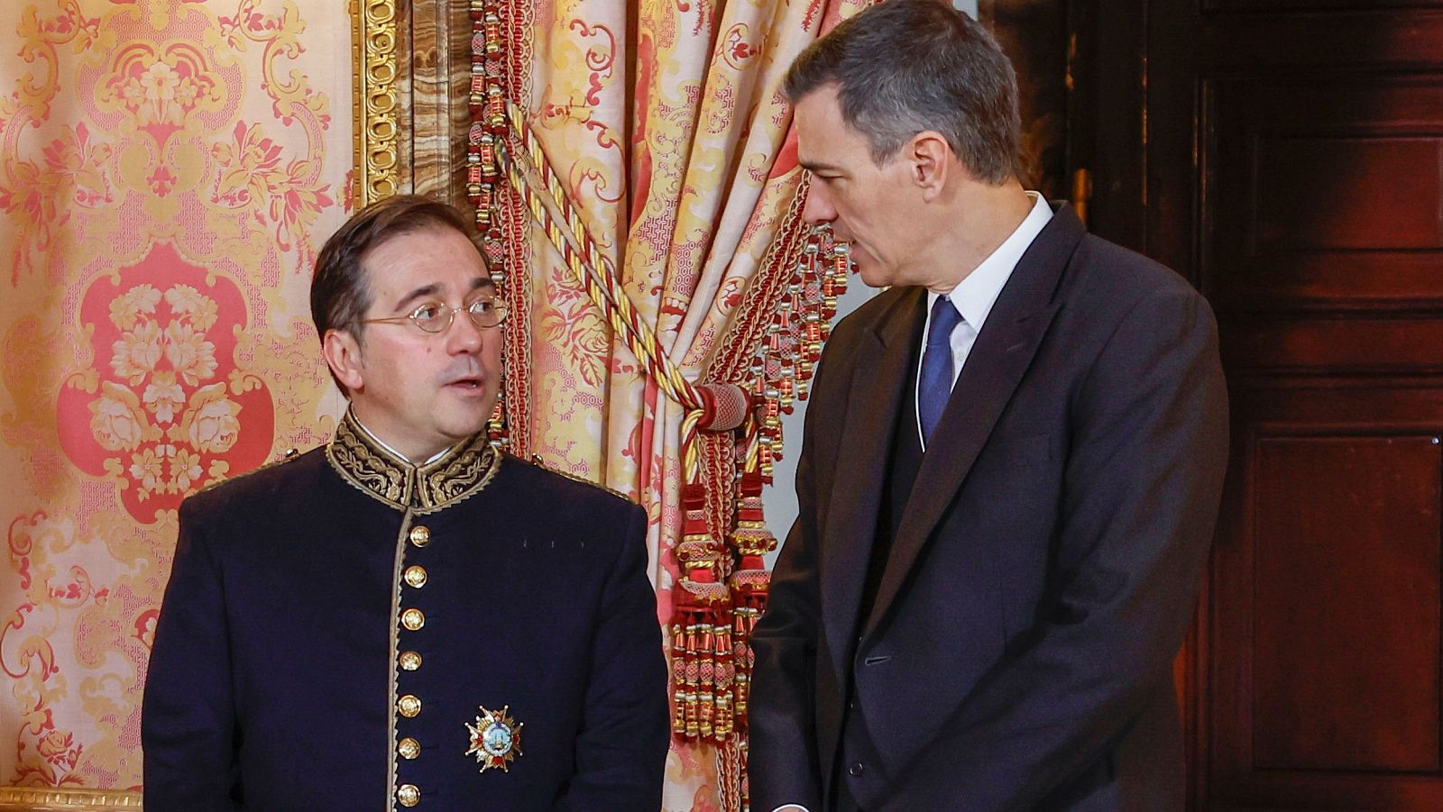 El uniforme diplomático: una tradición que se remonta a 1815