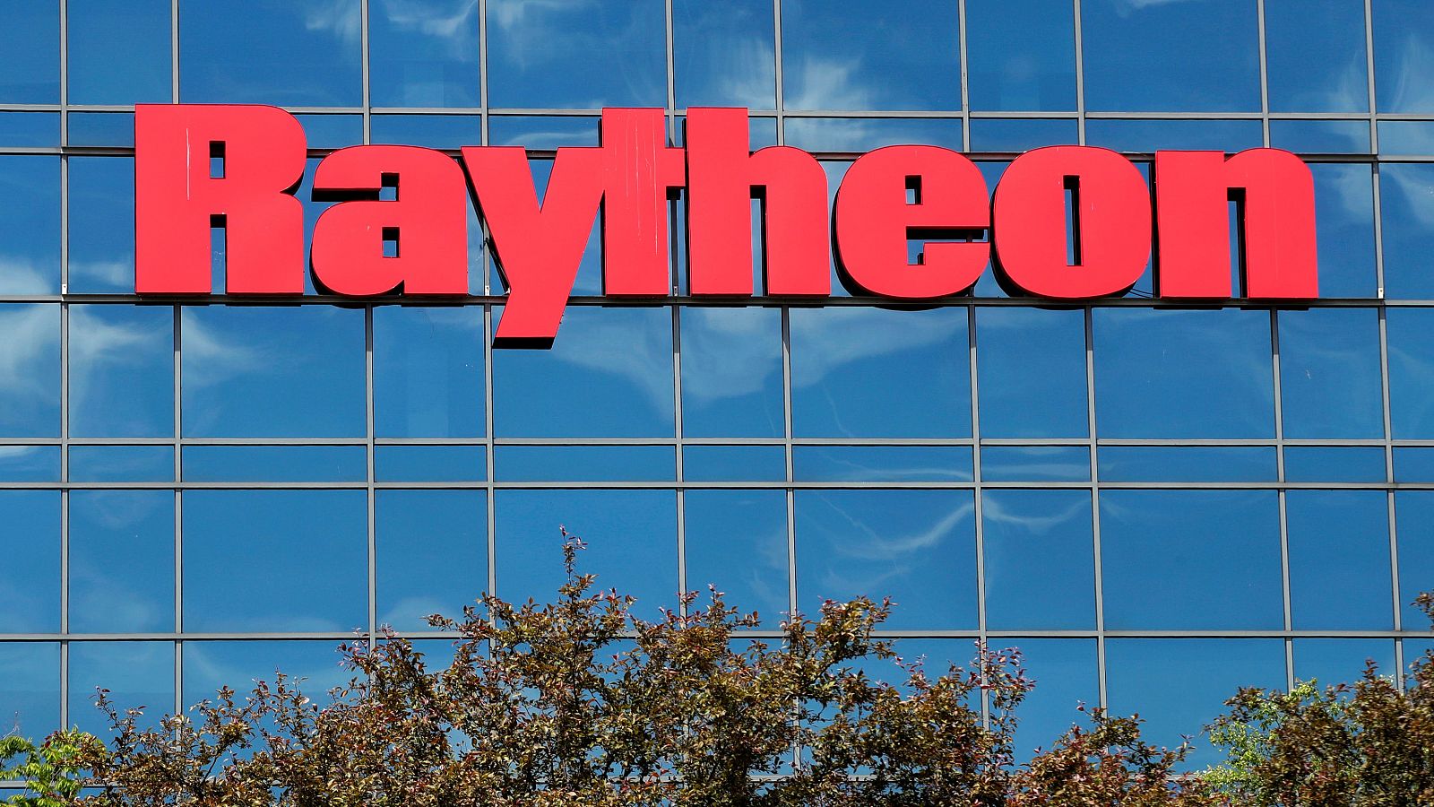 La empresa de armamento Raytheon pagará 950 millones de dólares a EE.UU ...