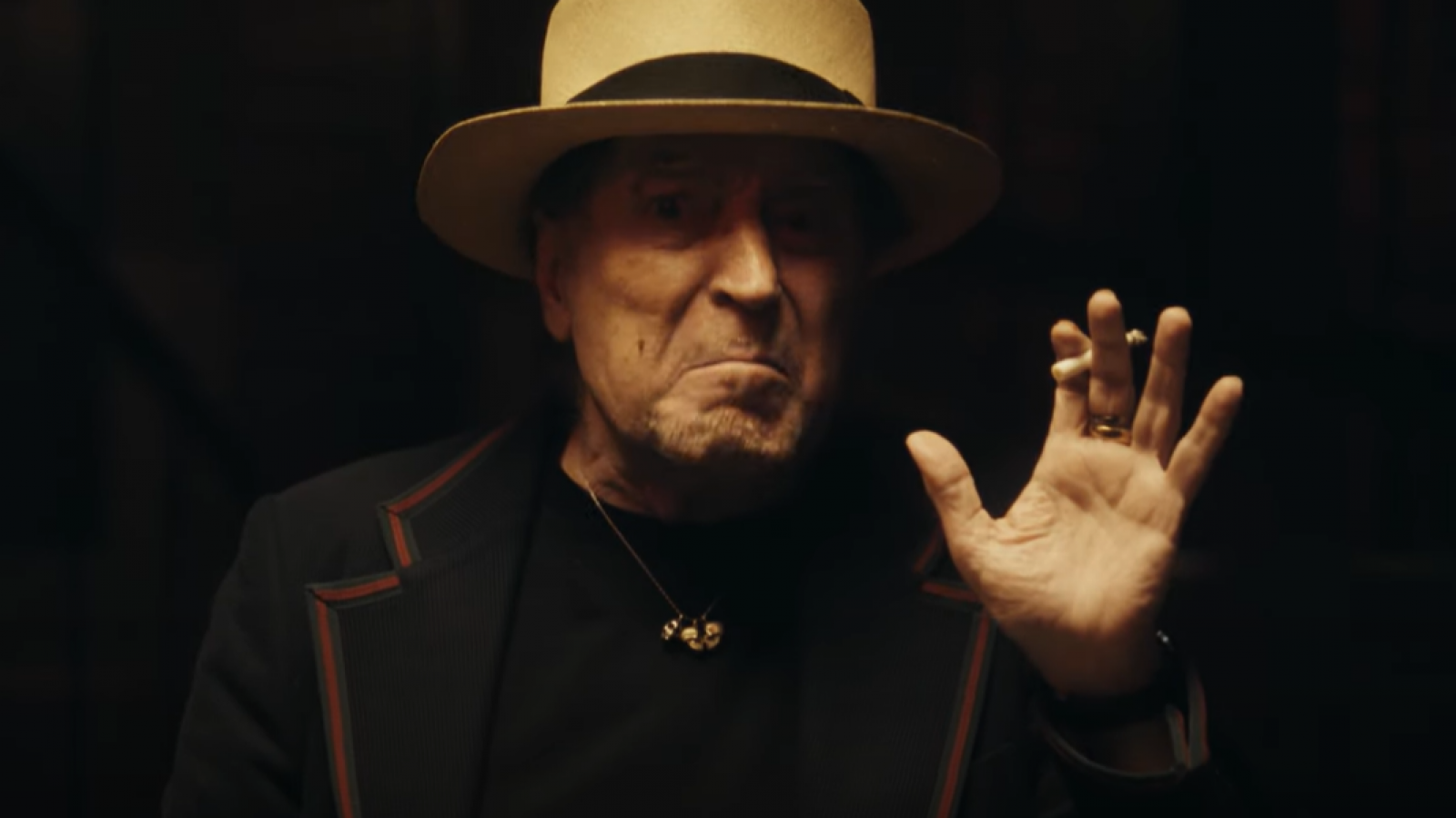 Sabina lanza 'Un último vals' y anuncia gira de despedida