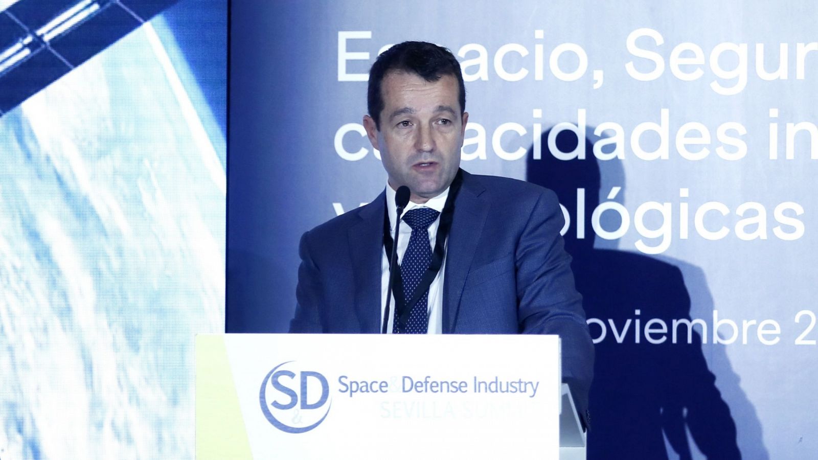 Indra elige presidente a Ángel Escribano tras la dimisión de Murtra