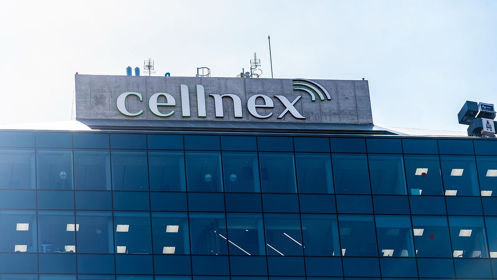 Cellnex plantea un ERE para 250 personas en sus filiales Tradia y ...