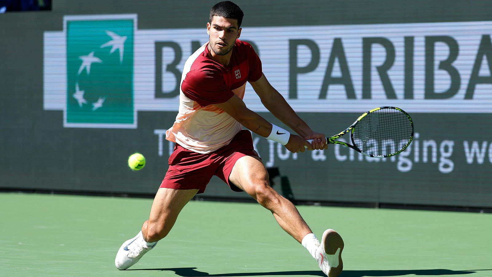 Alcaraz solventa con firmeza su debut en Indian Wells