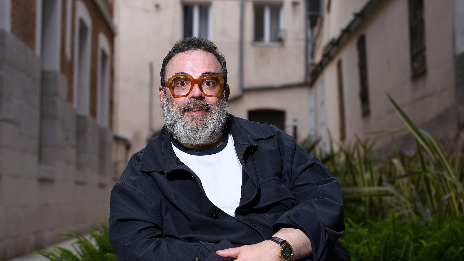 Bob Pop carga contra los influencers en 'Influ-realismo Mágico'