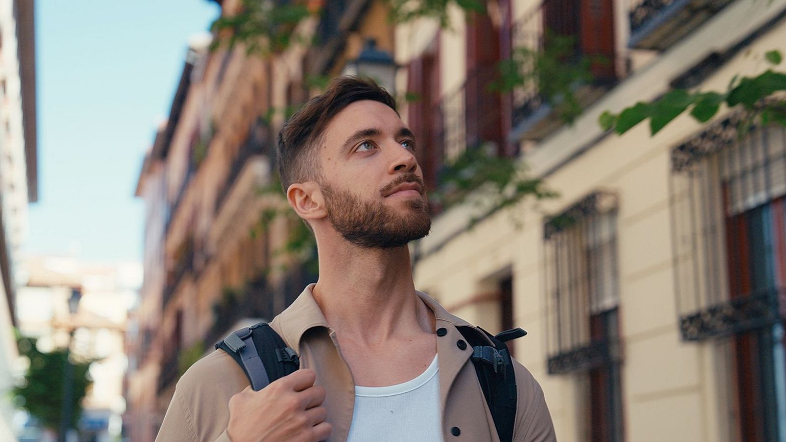 La 2 estrena la serie documental 'Esto es España', con Enrique Alex