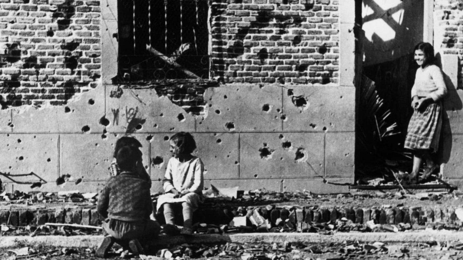 Robert Capa y sus fotos icónicas toman el Círculo de Bellas Artes