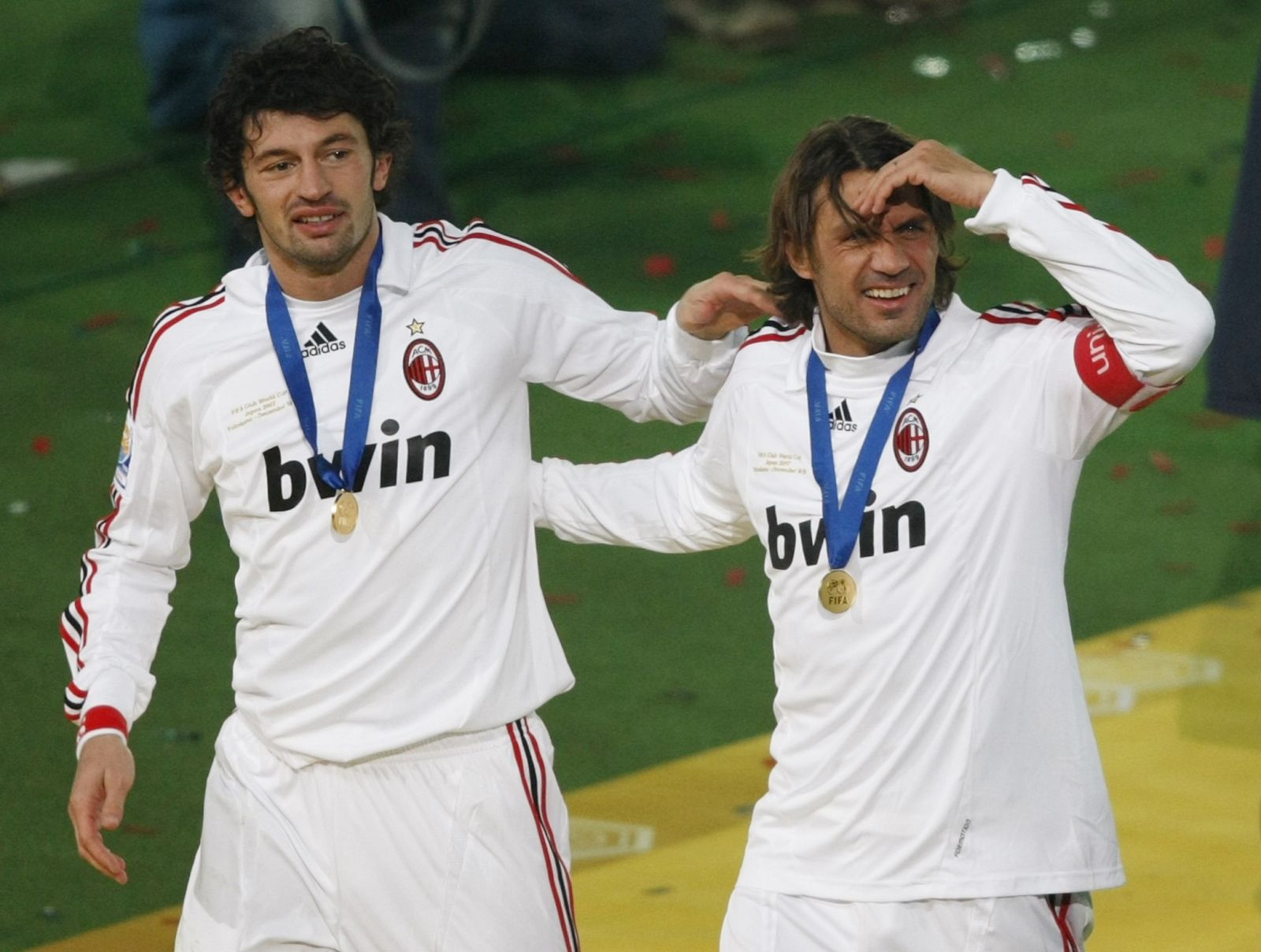 Maldini renueva un año más con el Milán y suma 24 temporadas