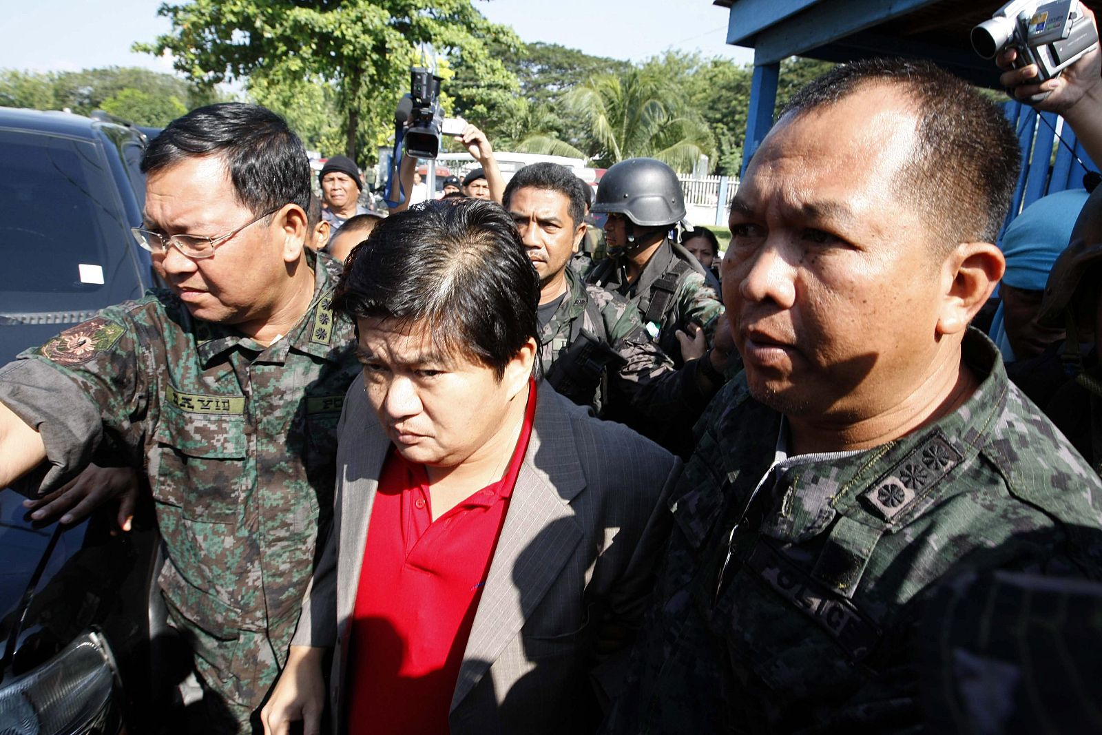 Detienen a un gobernador filipino y a su padre relacionado con la ...