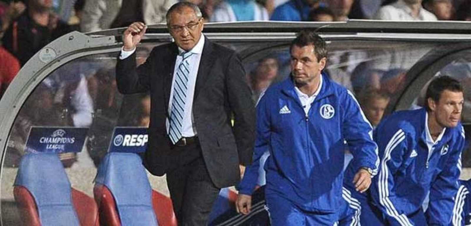 Felix Magath: "Me da pena por Raúl por los pocos balones que recibe"