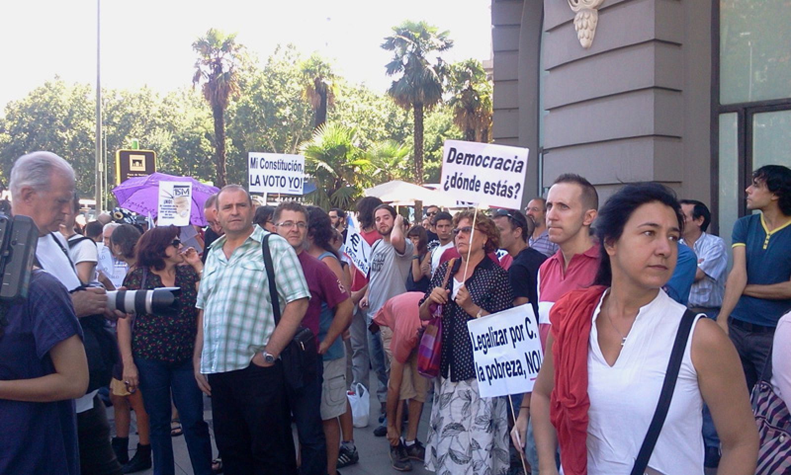 Un grupo protesta contra la reforma constitucional | RTVE