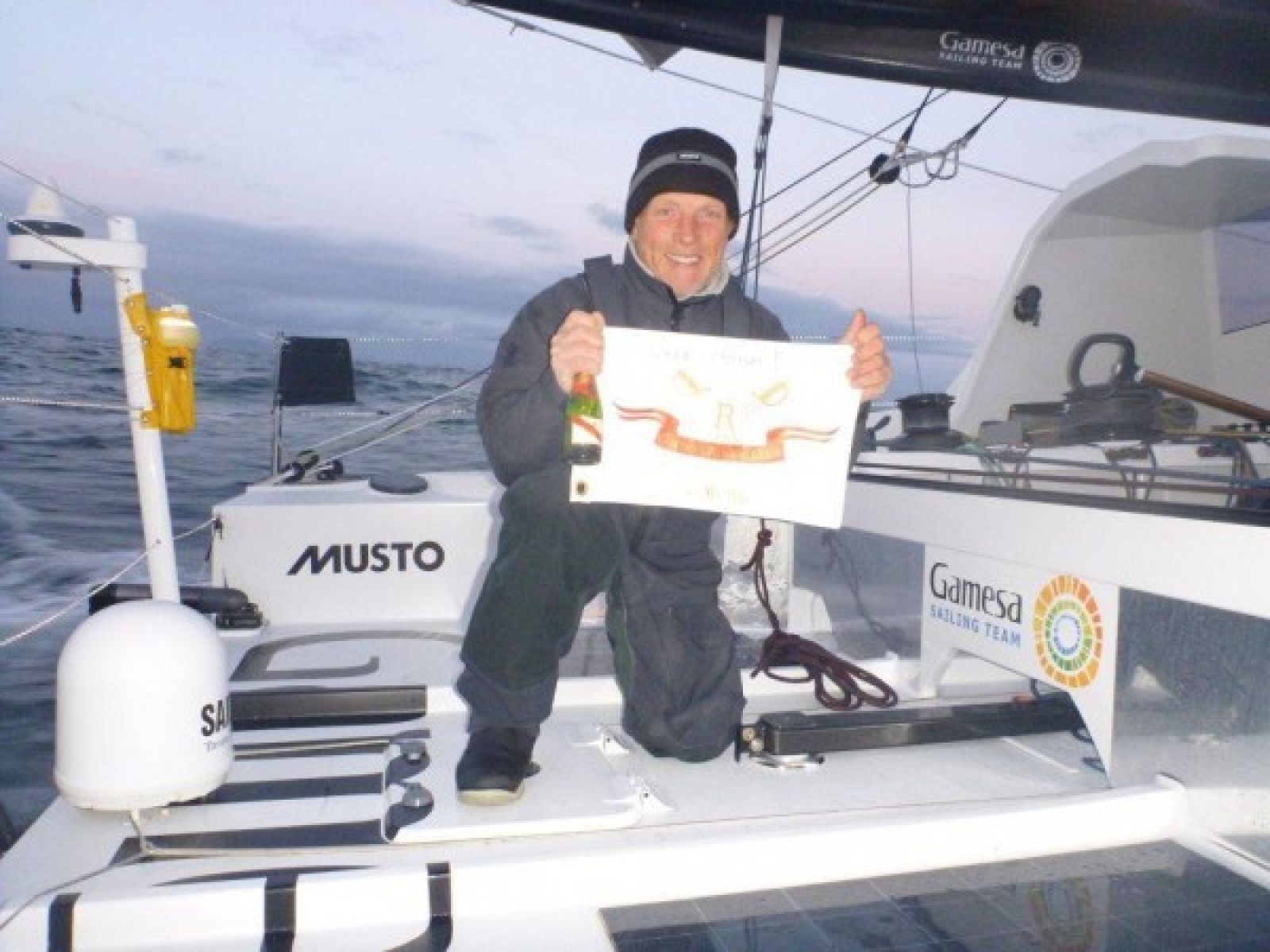 Mike Golding cruza el cabo de Hornos por sexta vez y entra en la historia