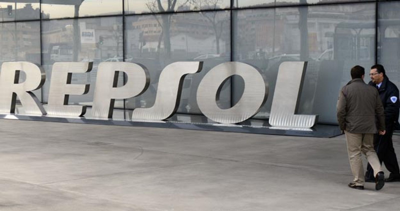 Repsol sale del capital de YPF al vender su participación l RTVE