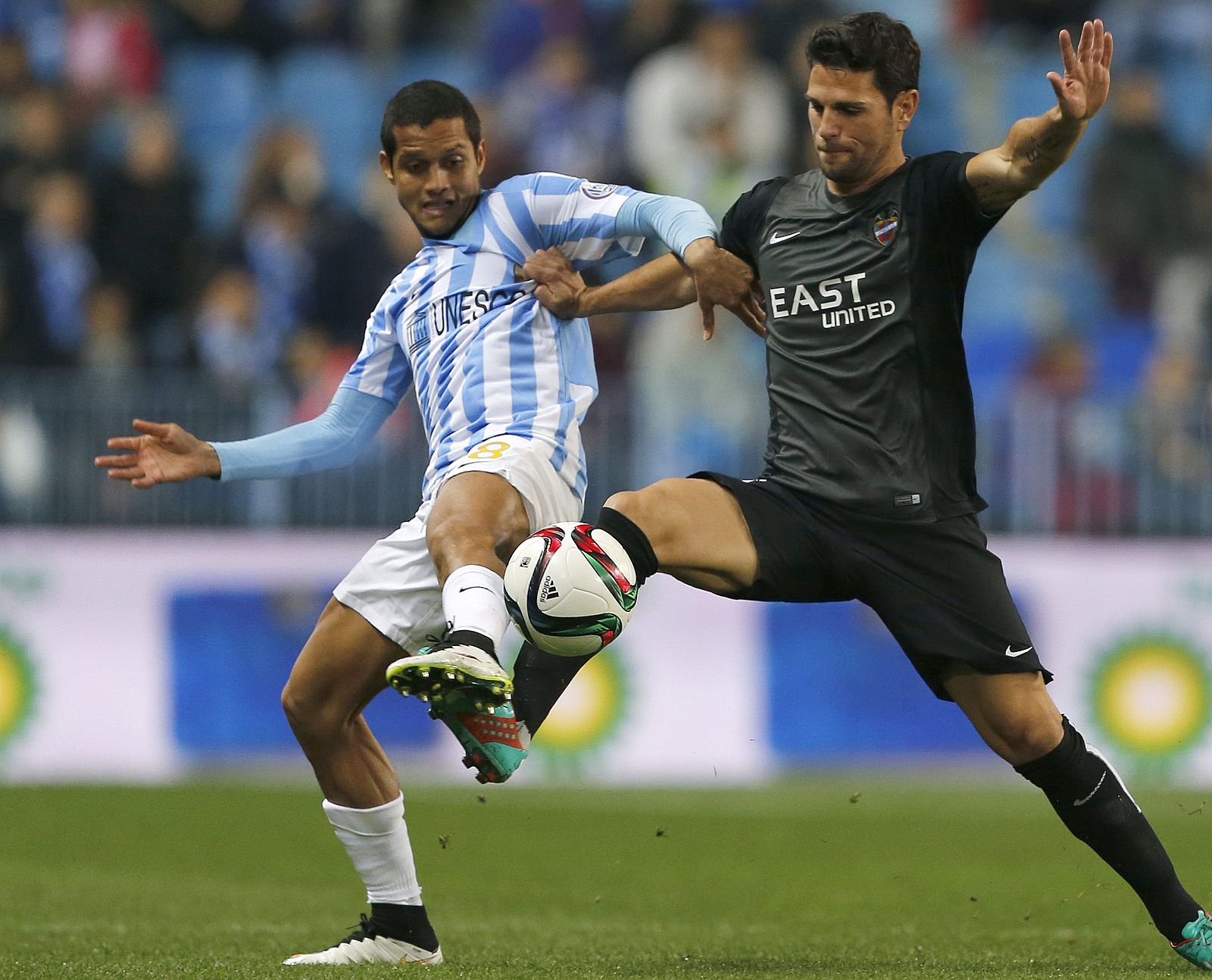 El Málaga gana con comodidad al Levante