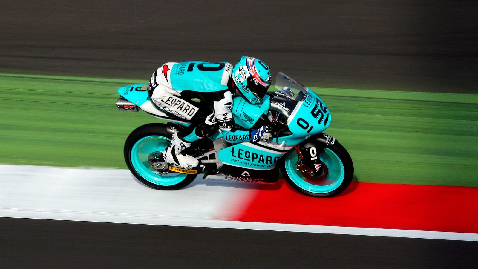 Danny Kent gana por primera vez en Silverstone