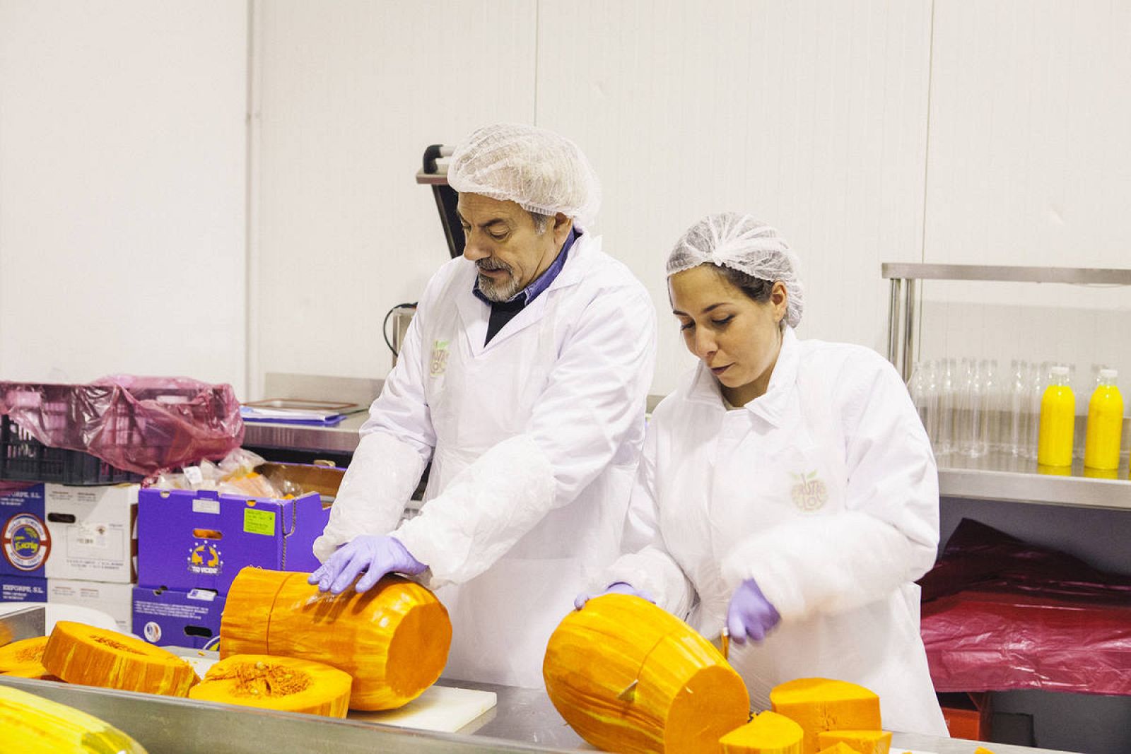 Ana Obregón y Carlos Sobera serán camarera de pisos y mozo de almacén ...