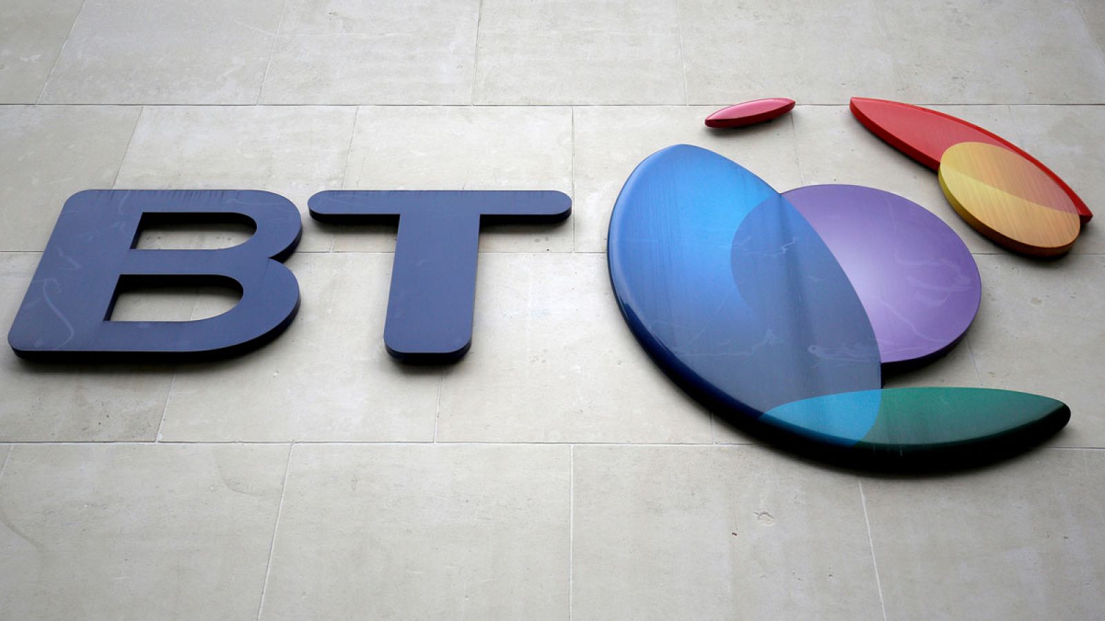 British Telecom suprimirá 13.000 empleos en tres años y se centrará en ...