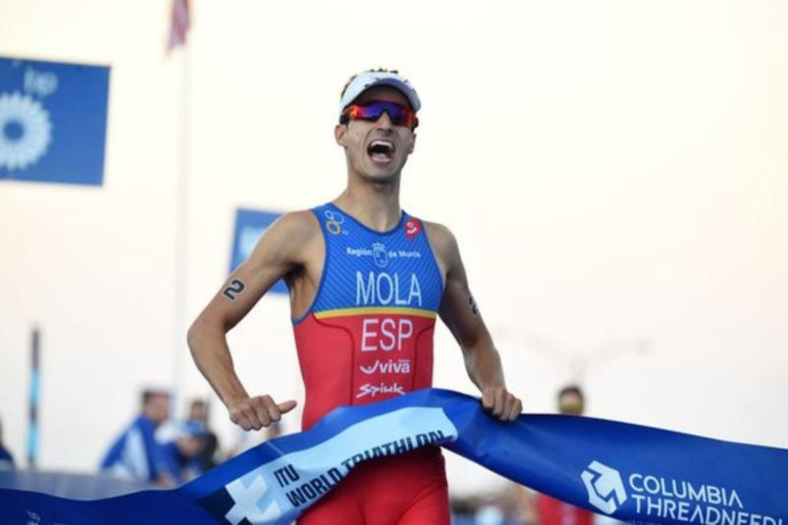 Mario Mola refuerza su liderato en el Mundial de triatlón al ganar en ...