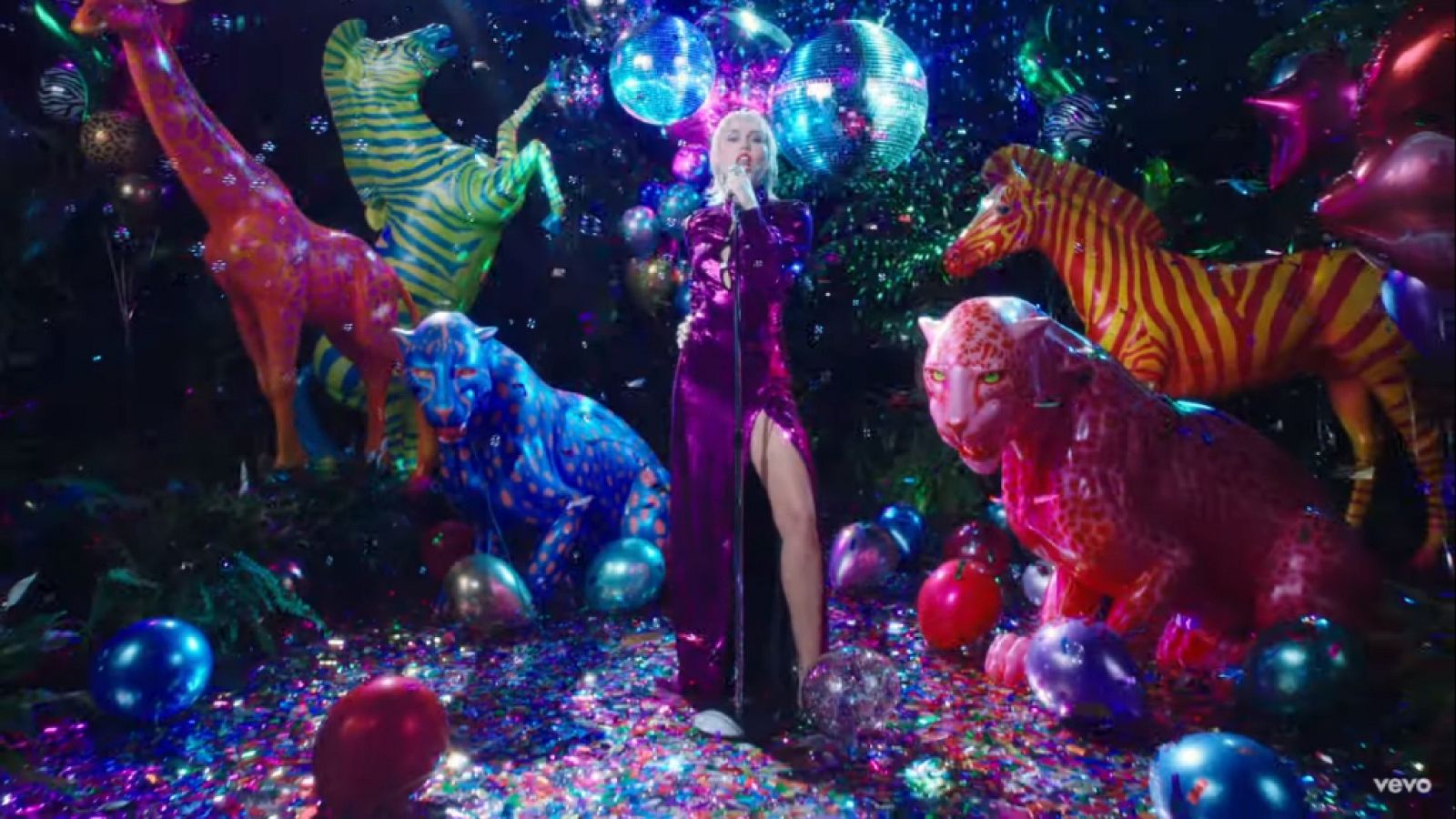Miley Cyrus regresa a la música con "Midnight Sky" - PLAYZ | RTVE