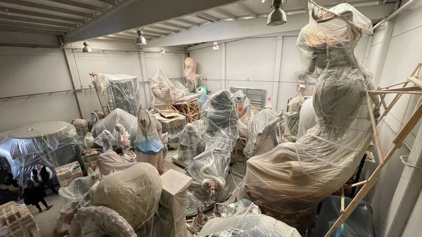 La supervivencia de artistas falleros e indumentaristas | RTVE.es