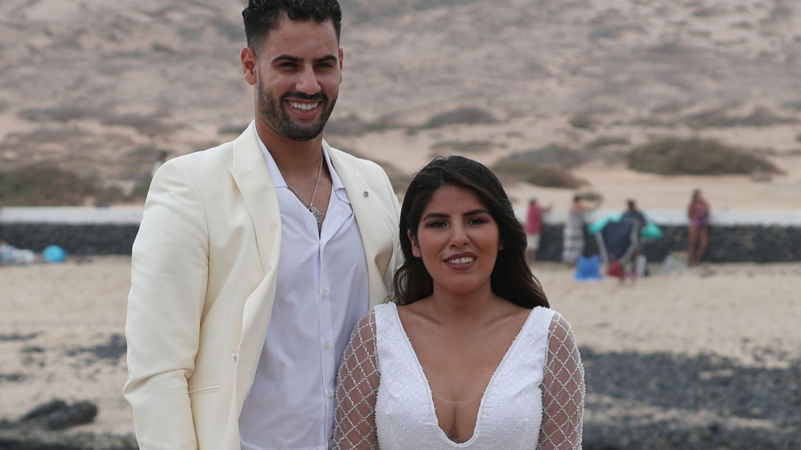 El escote de Isa Pantoja en la boda de su prima Anabel