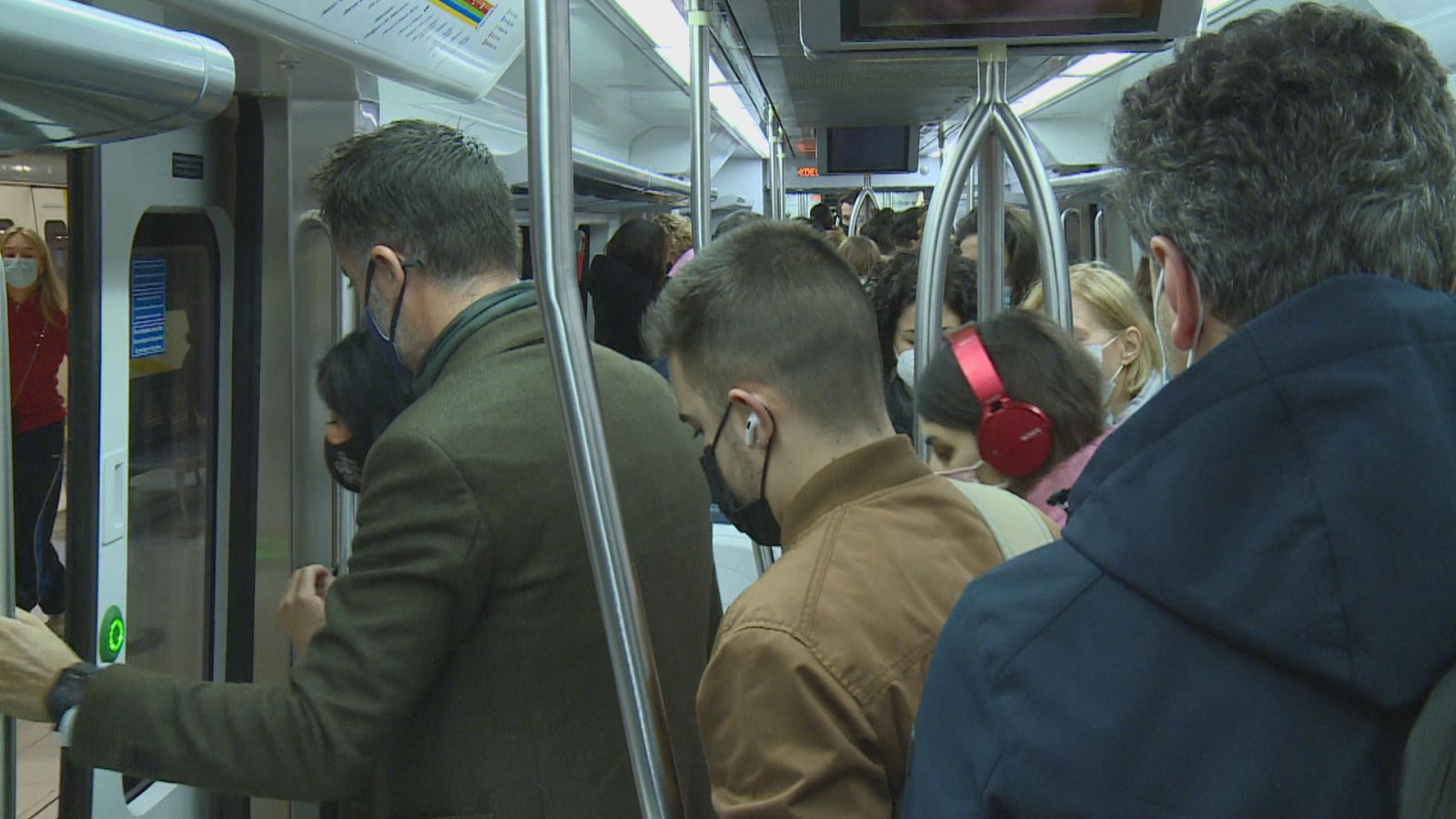 Els usuaris del tren de SFM protesten per la disminució de freqüències ...