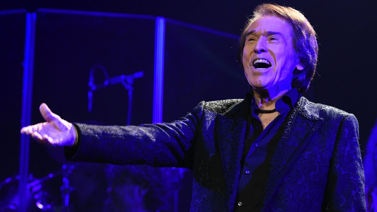 Raphael, a sus casi 80 años, canta victoria en Madrid