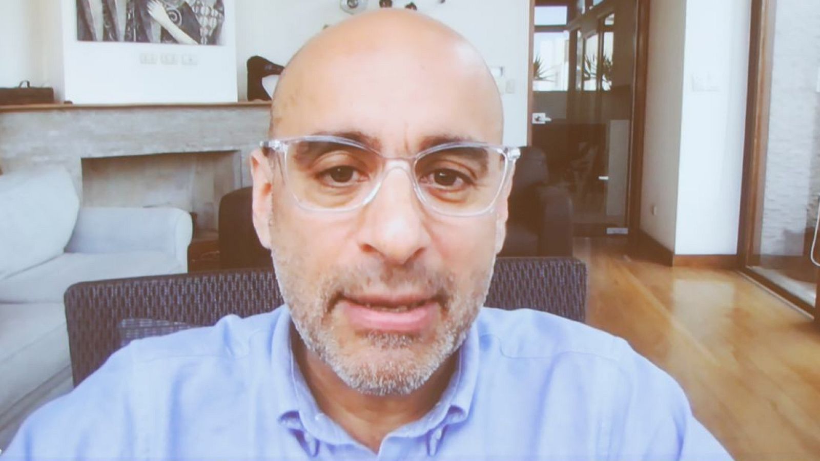 El escritor peruano Gustavo Rodríguez gana el Premio Alfaguara de novela con 'Cien cuyes'