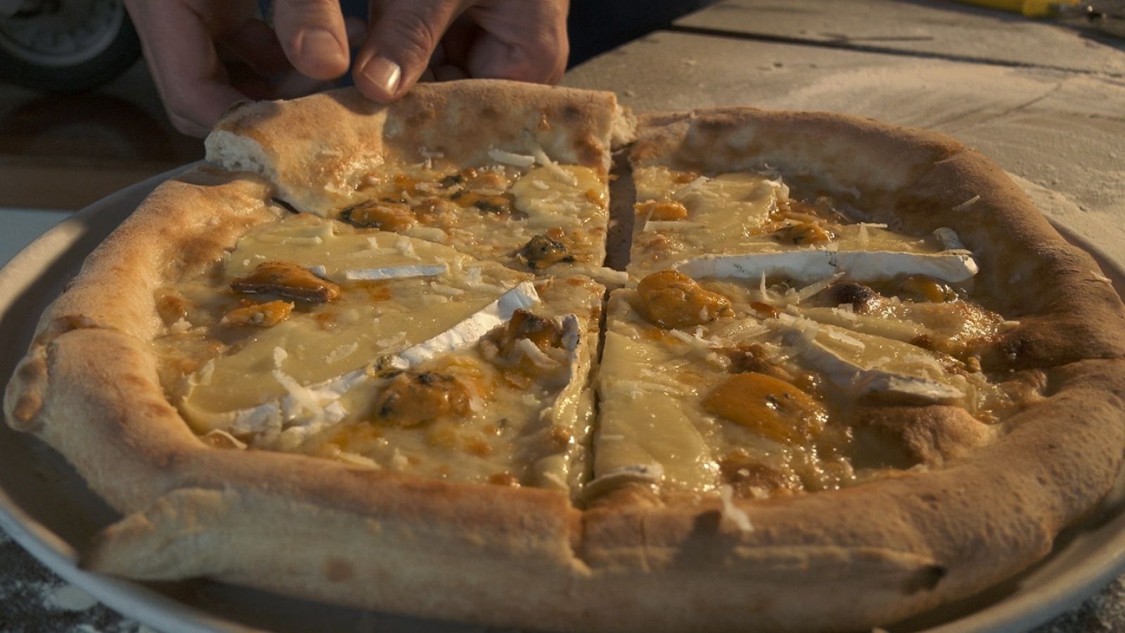 Día de la pizza: receta de pizza casera asturiana con 4 quesos